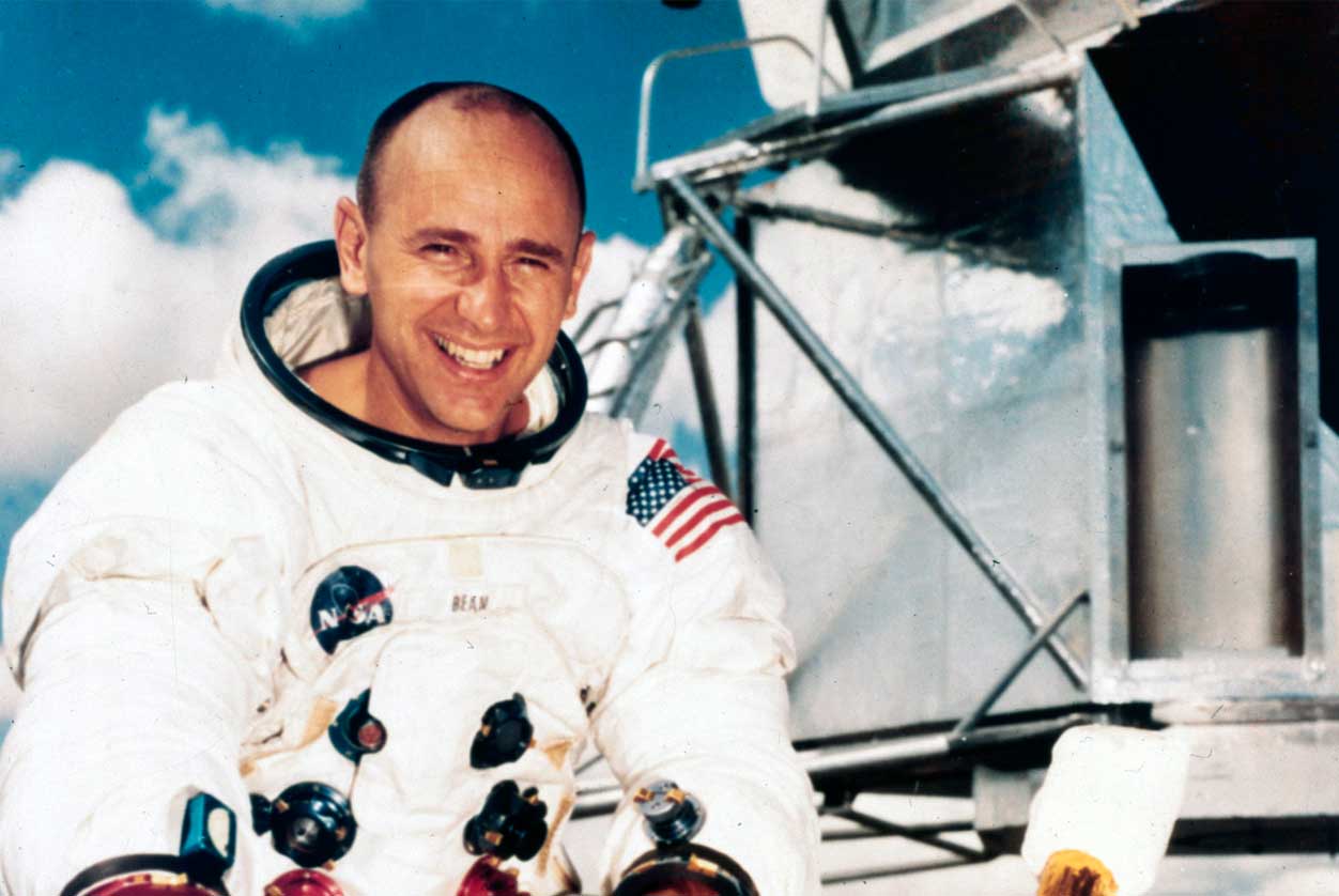 Alan Bean, 4ème homme à avoir marché sur la lune, parti pour un ultime ...